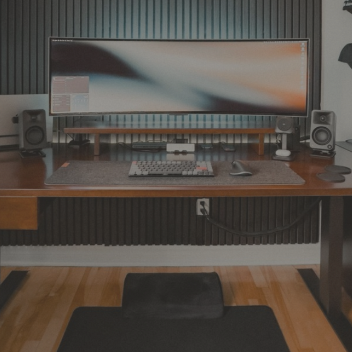 Balancing Work and Play: How to Create a Versatile Home Office and Gam – Level Up Desks